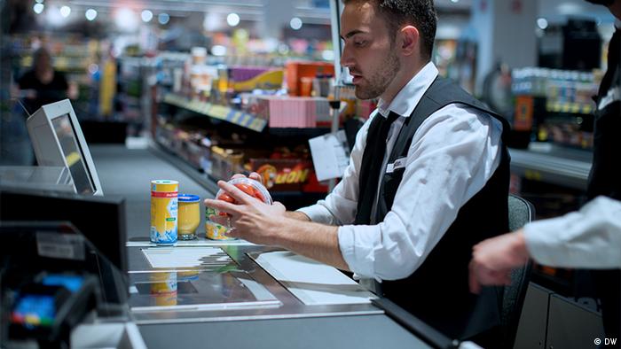 An der Kasse | Deutsch im Job – Profis gesucht