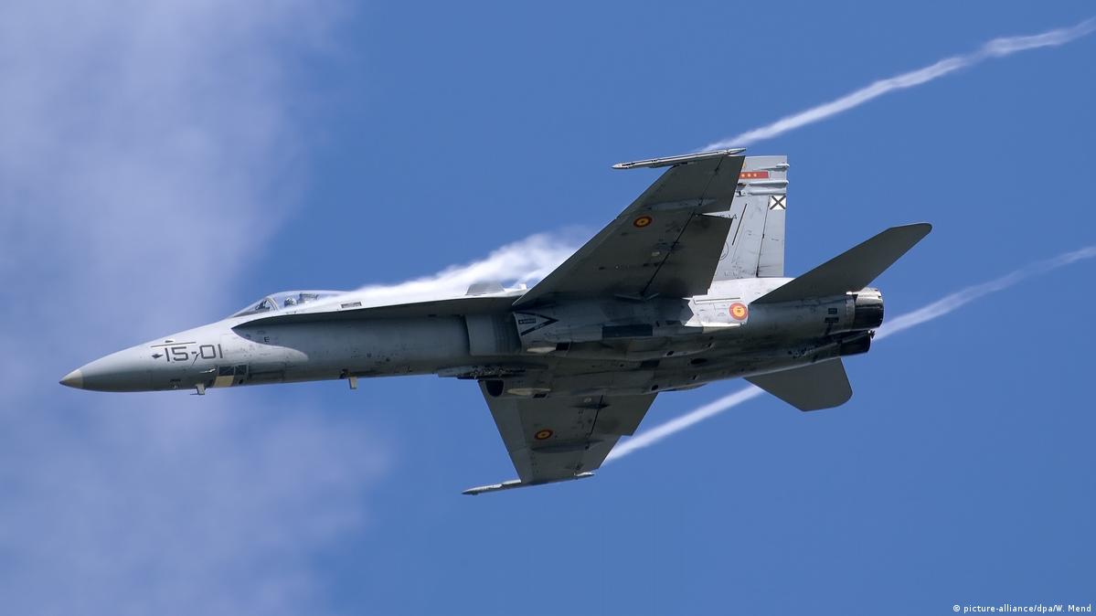 Spanish F-18 jet crashes outside Madrid – DW – 10/17/2017