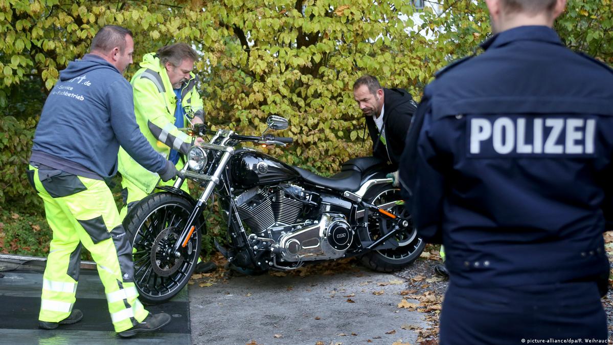German police crack down on Hells Angels group – DW – 10/18/2017