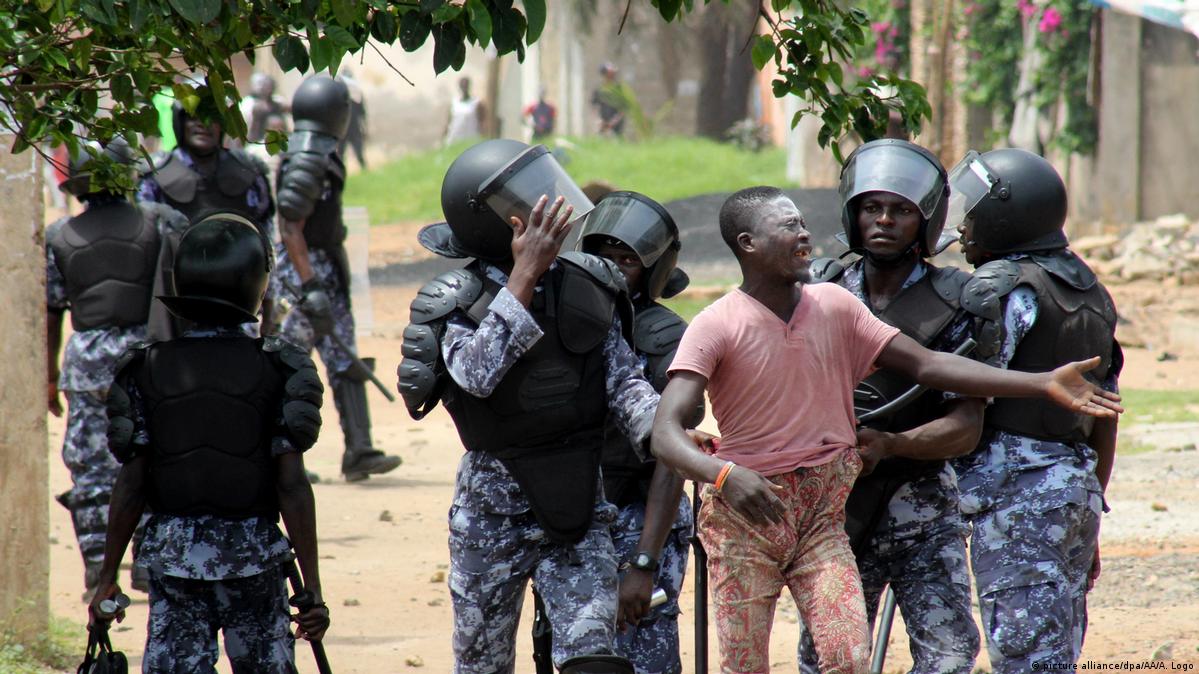 Au moins quatre morts pendant les manifestations au Togo – DW – 18/10/2017