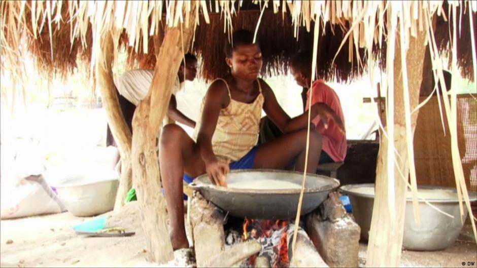 Ghana: more efficient cookstoves to the rescue – DW – 11/02/2017