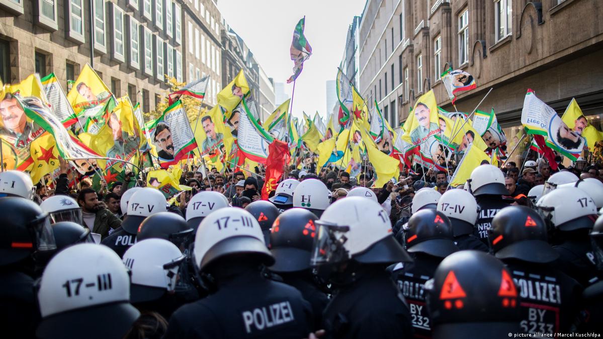 German police clash with Kurdish protesters in Düsseldorf – DW – 11/05/2017