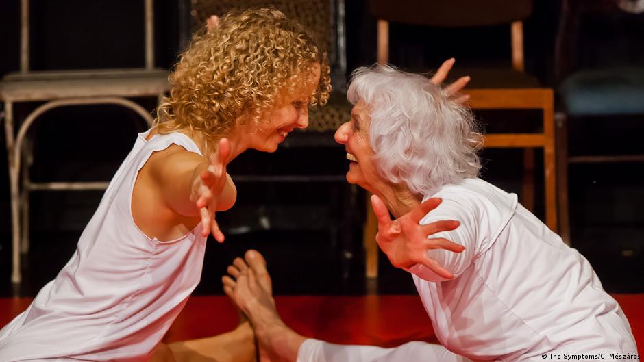 Holocaust survivor Eva Fahidi dances for remembrance – DW – 11/09/2017