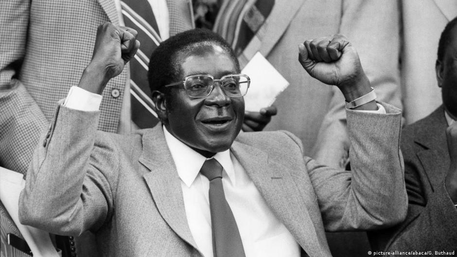 De herói a vilão: a vida de Robert Mugabe – DW – 21/11/2017