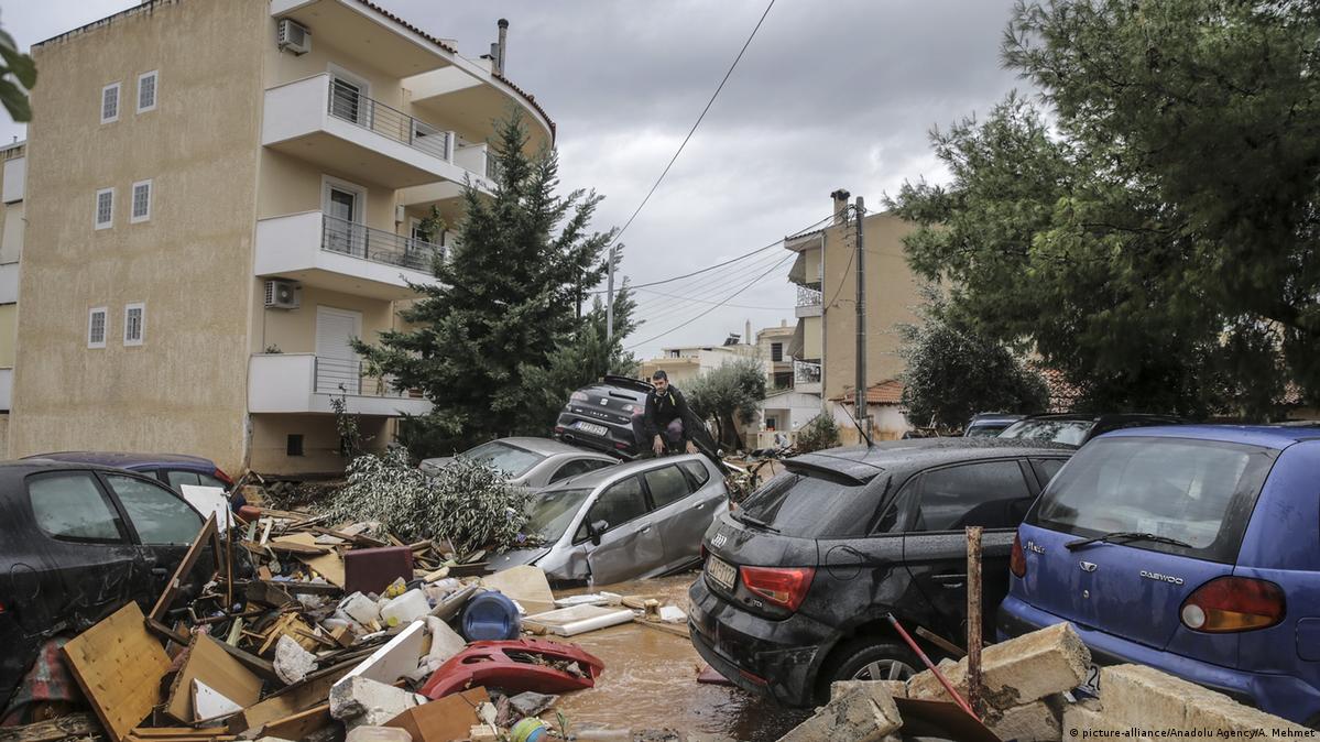 Several dead in Athens after flash floods – DW – 11/15/2017