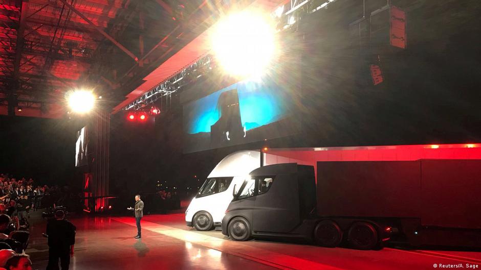 Musk presents Tesla's big rig – DW – 11/17/2017