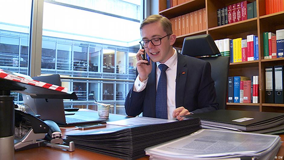 A German MP's Story – DW – 11/25/2017