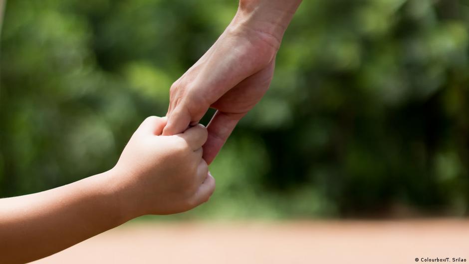 The benefits of physical touch – DW – 11/27/2019