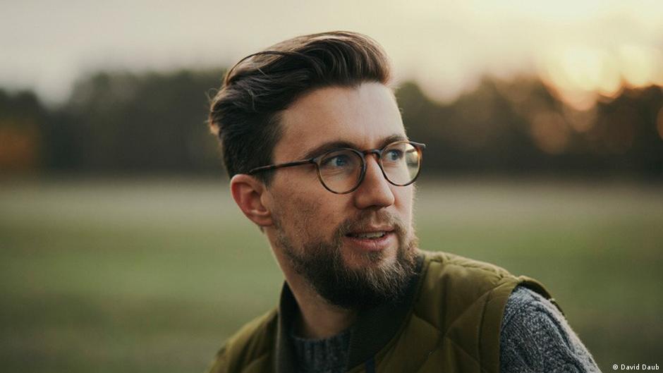 Prinz Pi – a rapper with depth – DW – 12/01/2017