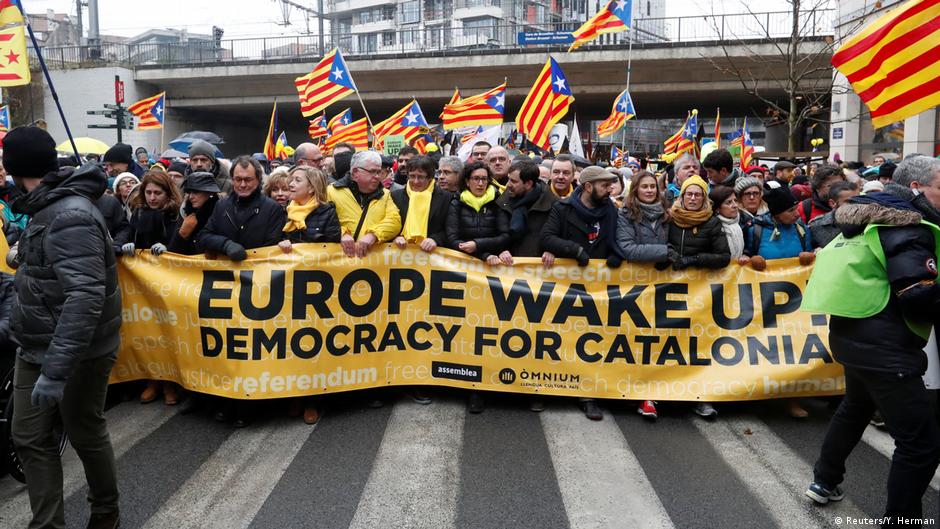 Catalan independence supporters rally in Brussels – DW – 12/07/2017