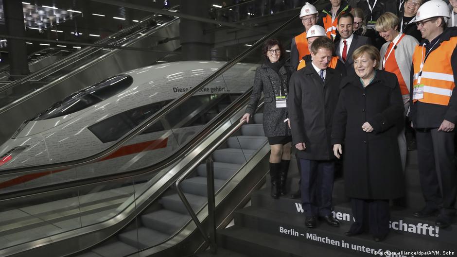 Germany celebrates new Berlin-Munich high speed train line – DW – 12/08 ...