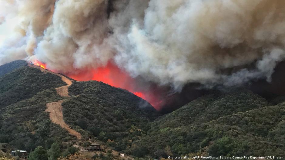 Thomas Fire blazes Southern California – DW – 12/17/2017