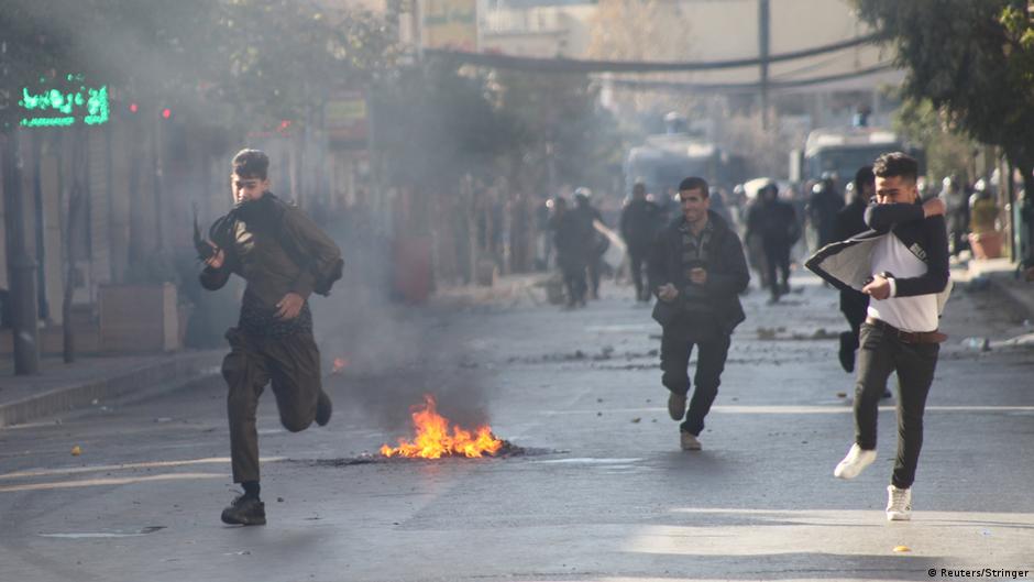 Protests rage in Iraqi Kurdistan – DW – 12/19/2017