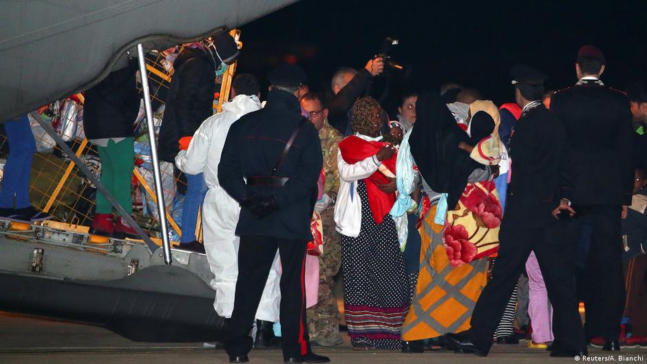 Italy gets first plane of refugees from Libyan camps – DW – 12/24/2017