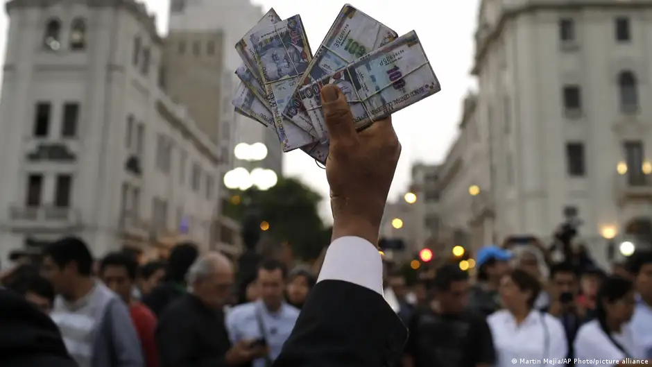 Raking muck and raising funds | #mediadev | DW | 27.02.2018