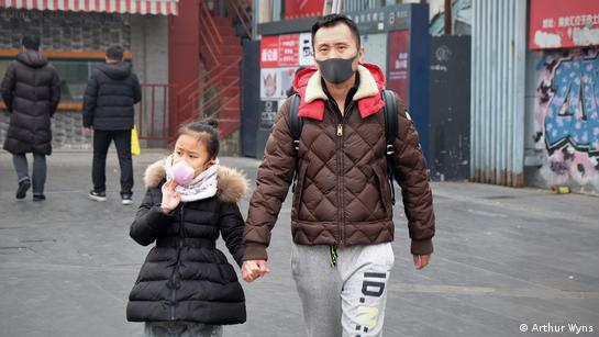 Life behind a mask — air pollution in China – DW – 01/18/2018