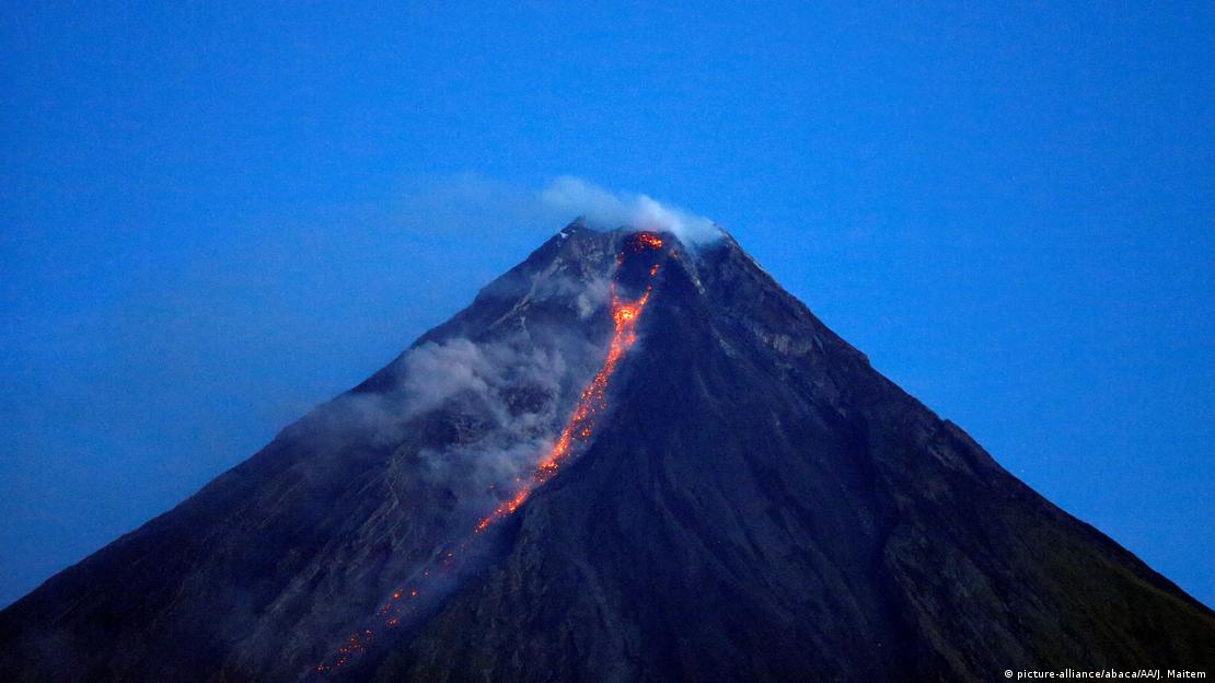 Mayon Volcano Fearless Philippine Farmers Defy Mayon Volcano Anger