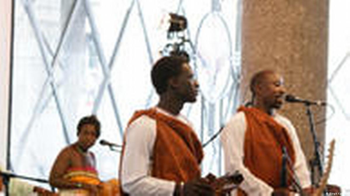 Courtly music – DW – 12/16/2011