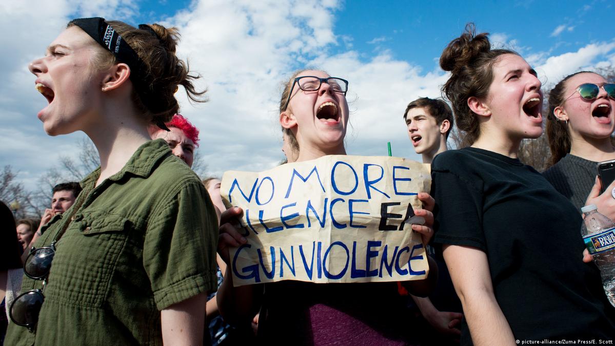 US students protest against gun violence – DW – 02/22/2018