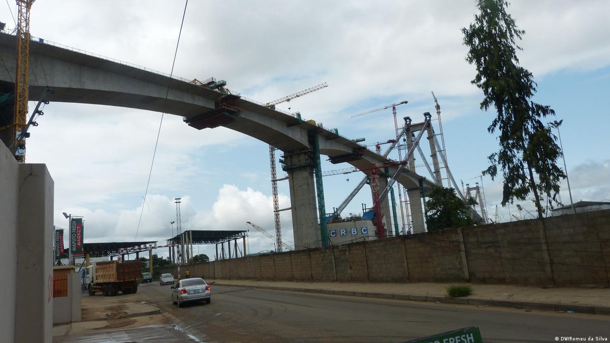 Mozambique opens Africa's longest suspension bridge – DW – 11/10/2018