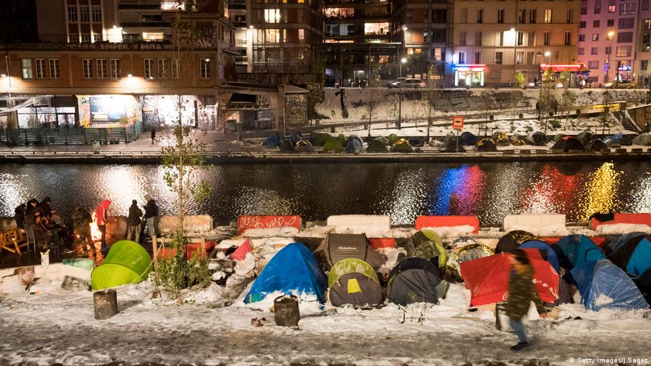 Government steps in to evict Paris migrants – DW – 05/23/2018