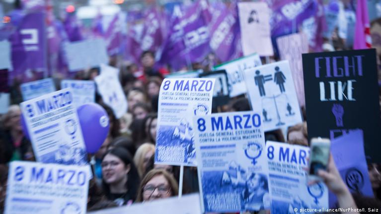 Spanish women stage unprecedented strike – DW – 03/09/2018