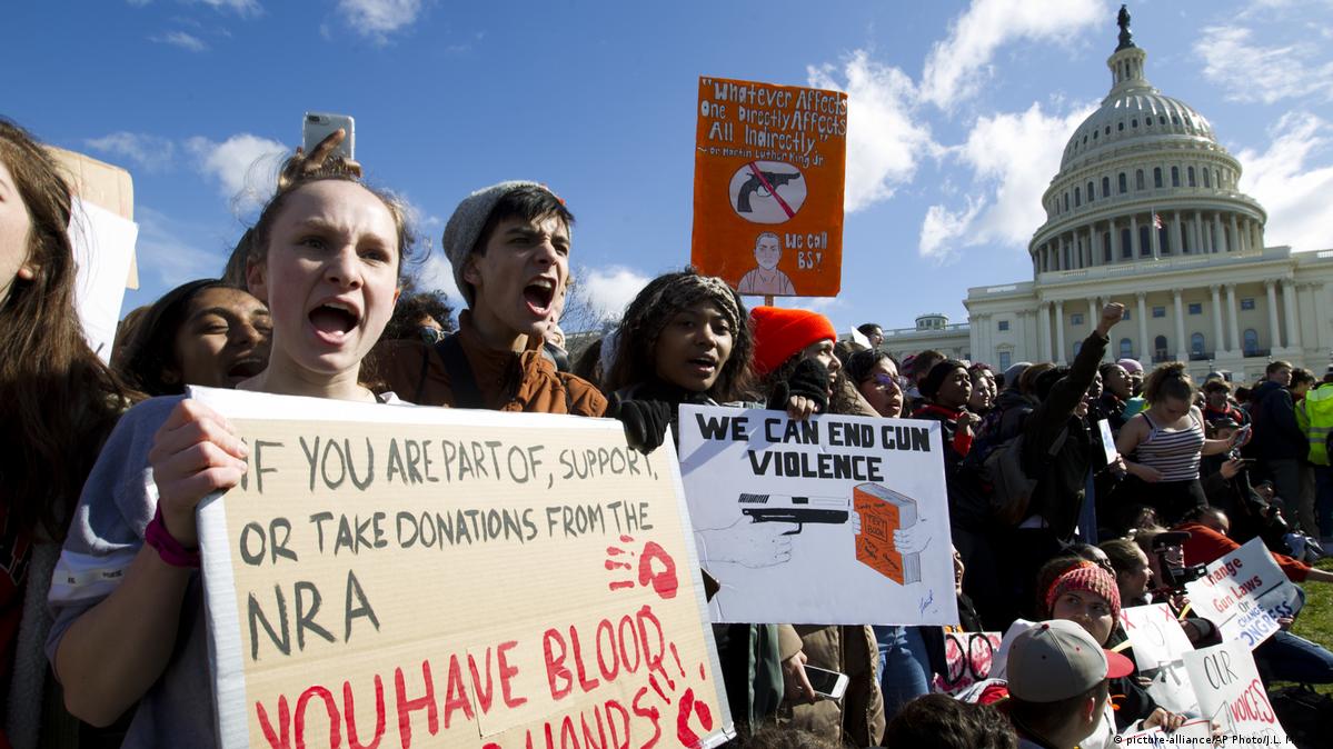 US students stage walkouts against gun violence