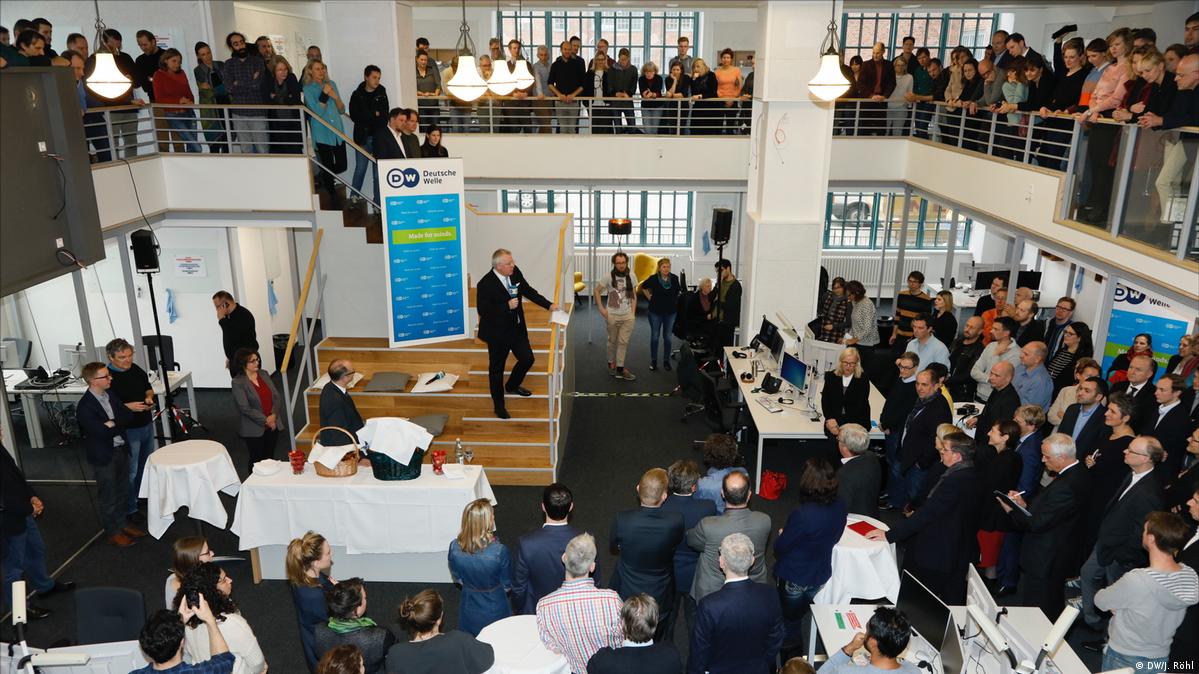 Berlin: Neuer digitaler Newsroom eingeweiht – DW – 15.03.2018
