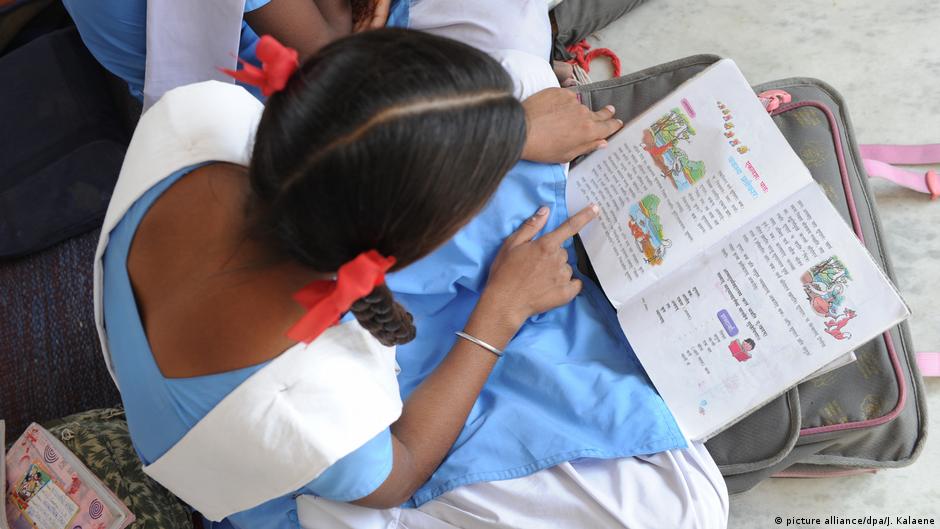 Kids' book features Hitler among 'great leaders' – DW – 03/17/2018