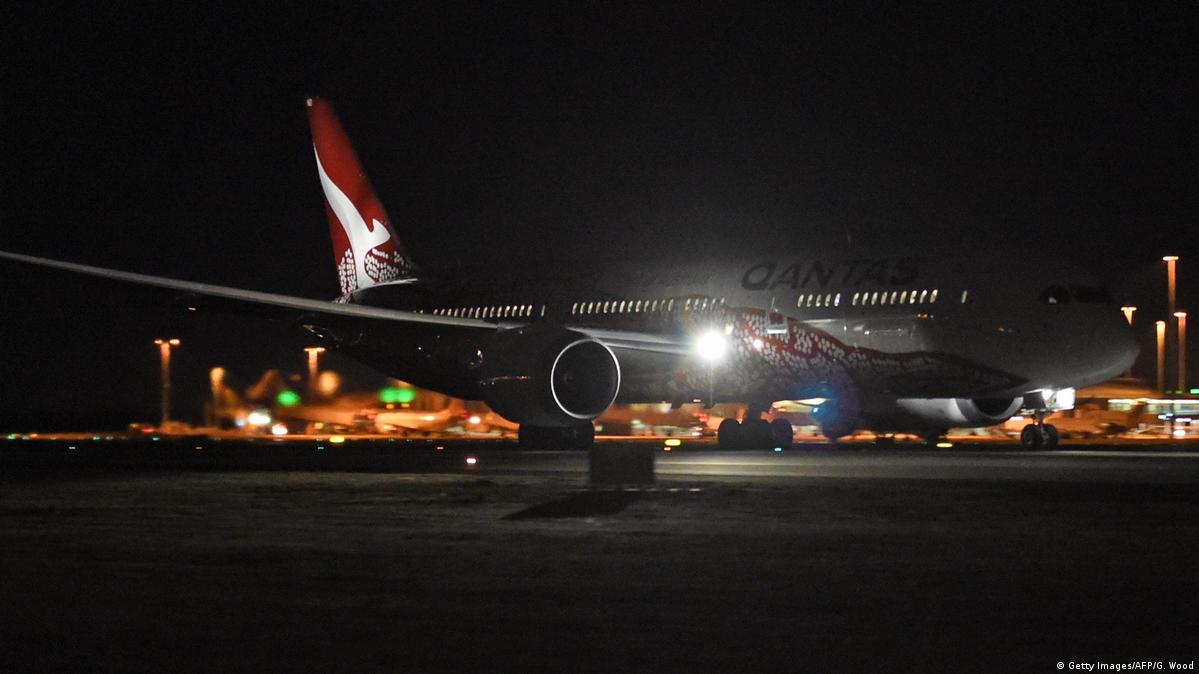 First direct flight from Australia to UK lands at Heathrow – DW – 03/25 ...