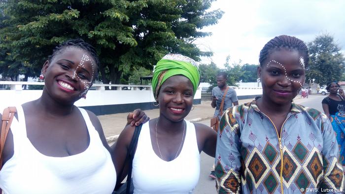 Mussiro, a planta que é o segredo de beleza de muitas moçambicanas ...