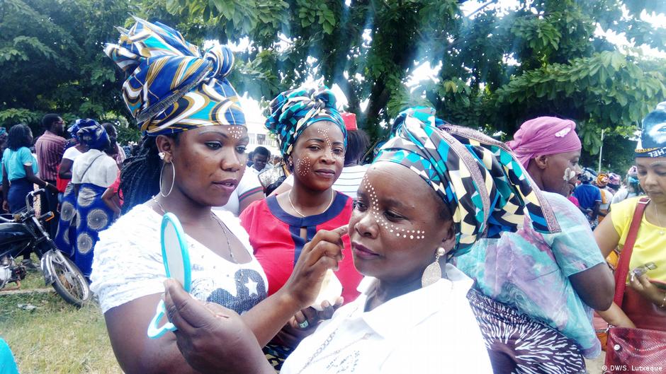 Mussiro, a planta que é o segredo de beleza de muitas moçambicanas – DW ...