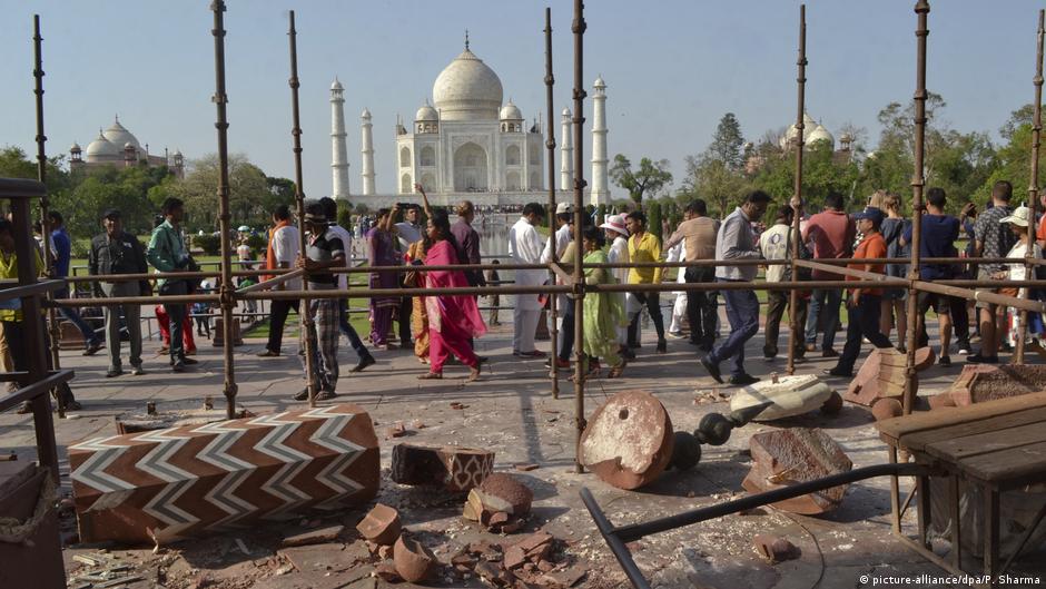 Storm damages Taj Mahal complex