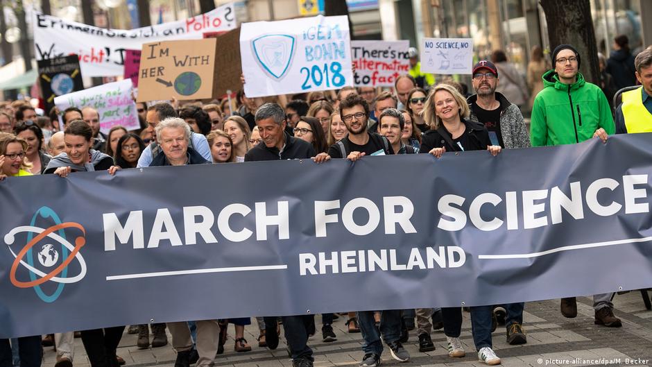 Crowds turn out for March for Science – DW – 04/15/2018