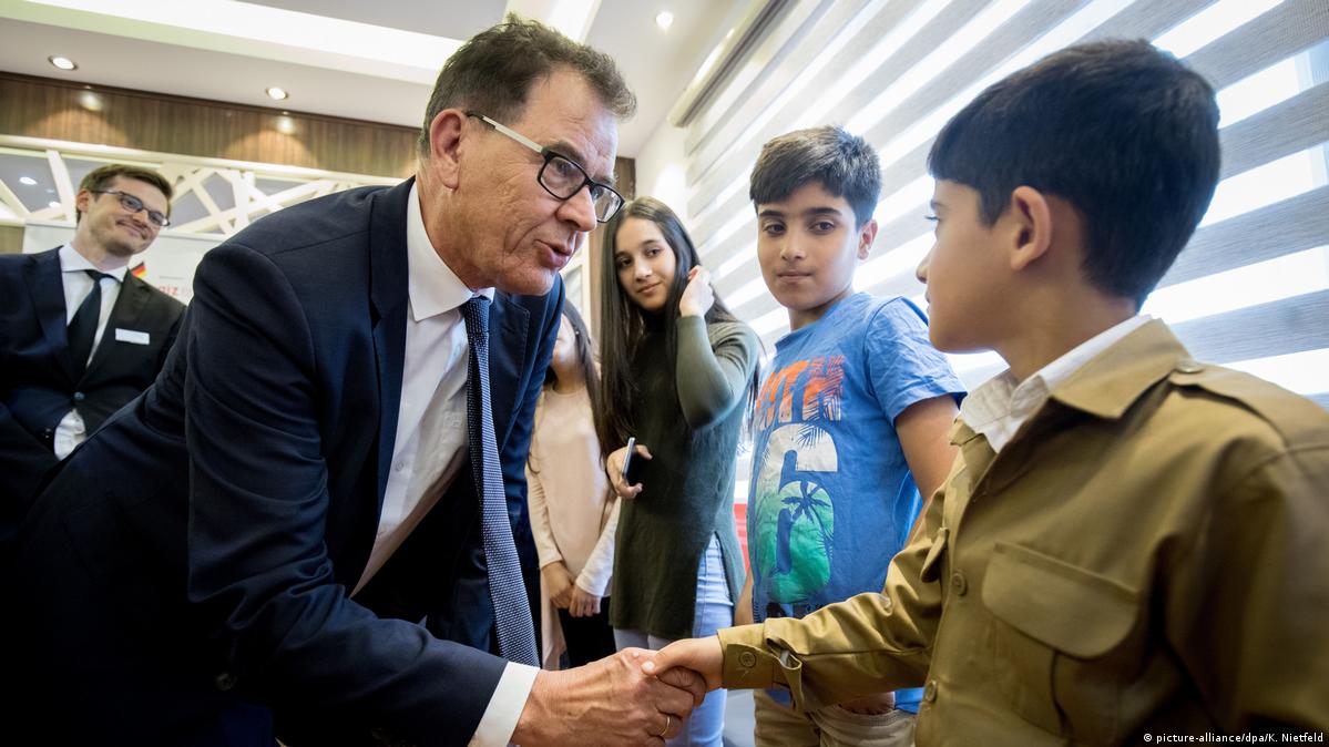 More global crises, more German aid – DW – 11/05/2018