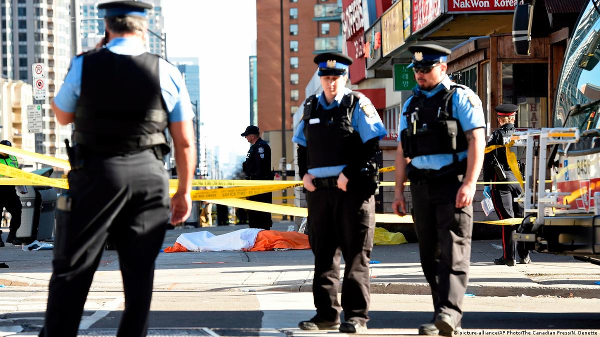 Toronto driver has been charged with 10 counts of murder – DW – 04/24/2018