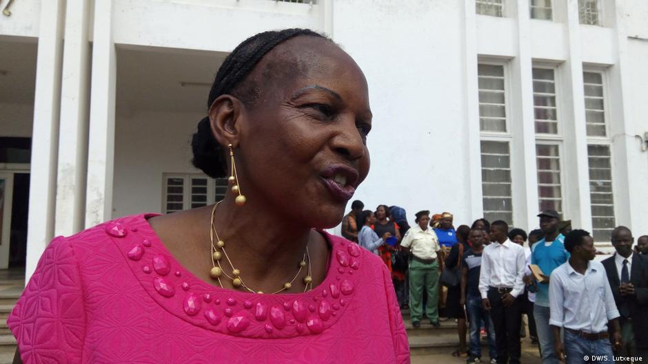 Alice Mabota, primeira mulher candidata às presidenciais – DW – 15/07/2019