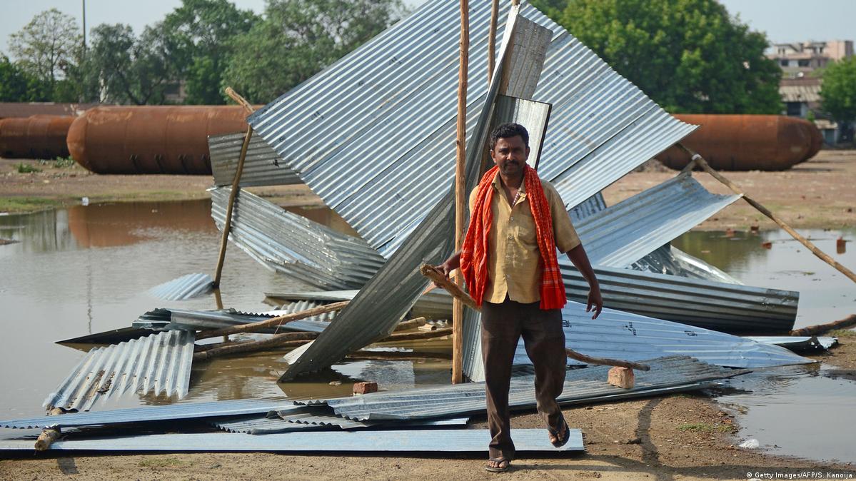 Deadly dust storms hit northern India