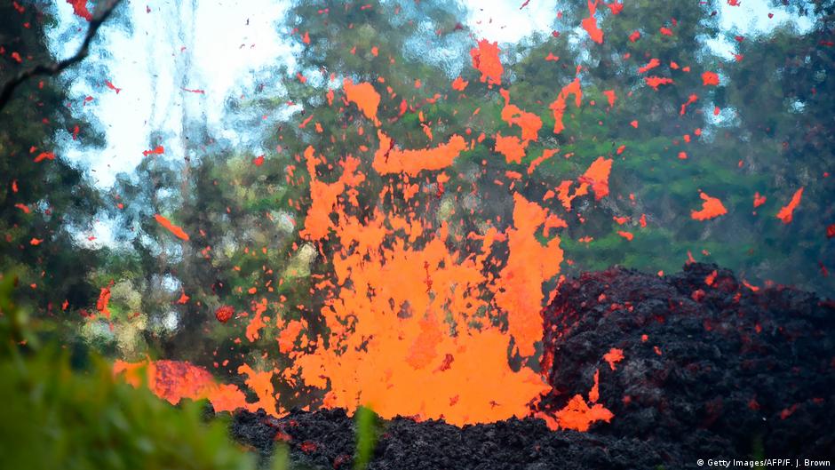 Fresh earthquakes, Hawaii's Kilauea volcano erupts again – DW – 05/05/2018