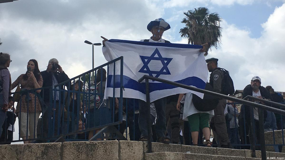 Israel marks Jerusalem Day with flowers and flags – DW – 05/13/2018