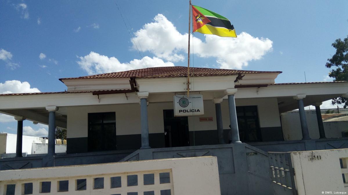 Moçambique: Cinco Naparamas mortos pela polícia em Nampula – DW – 20/04 ...
