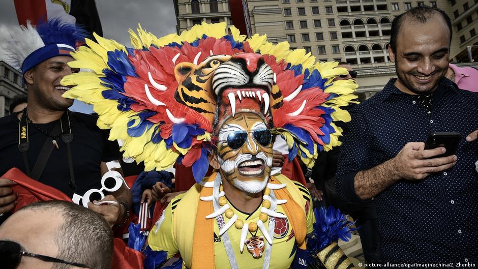 Russia get the party started as foreign fans flood Moscow – DW – 06/14/2018