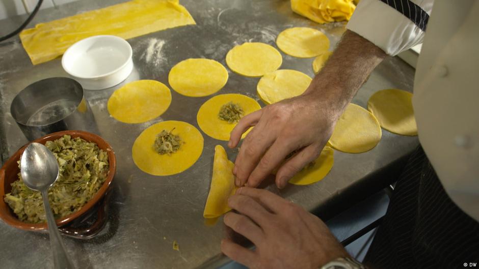 Italian pasta: Cappellacci