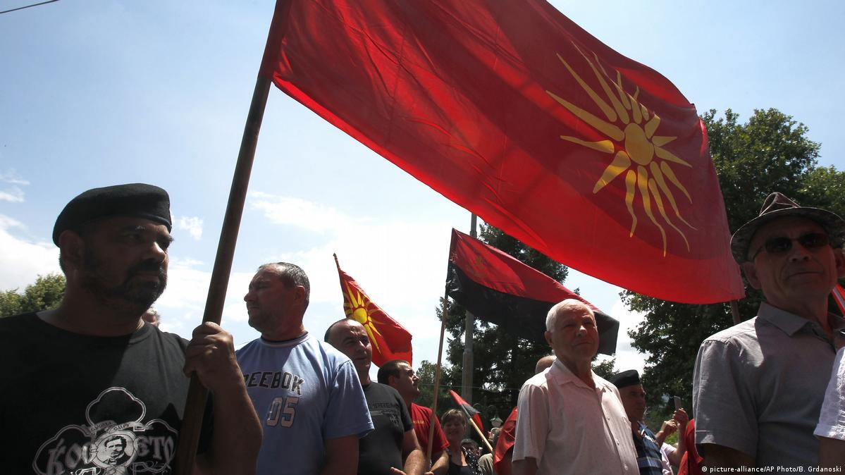 Greece, Macedonia sign deal to end name dispute – DW – 06/17/2018