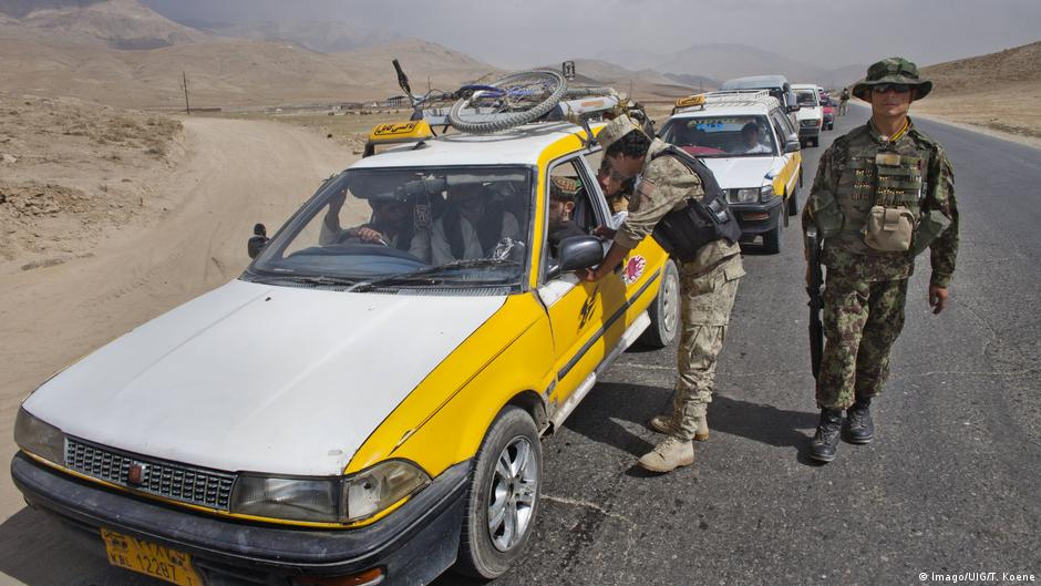 Taliban take Afghan security forces hostage – DW – 06/23/2018