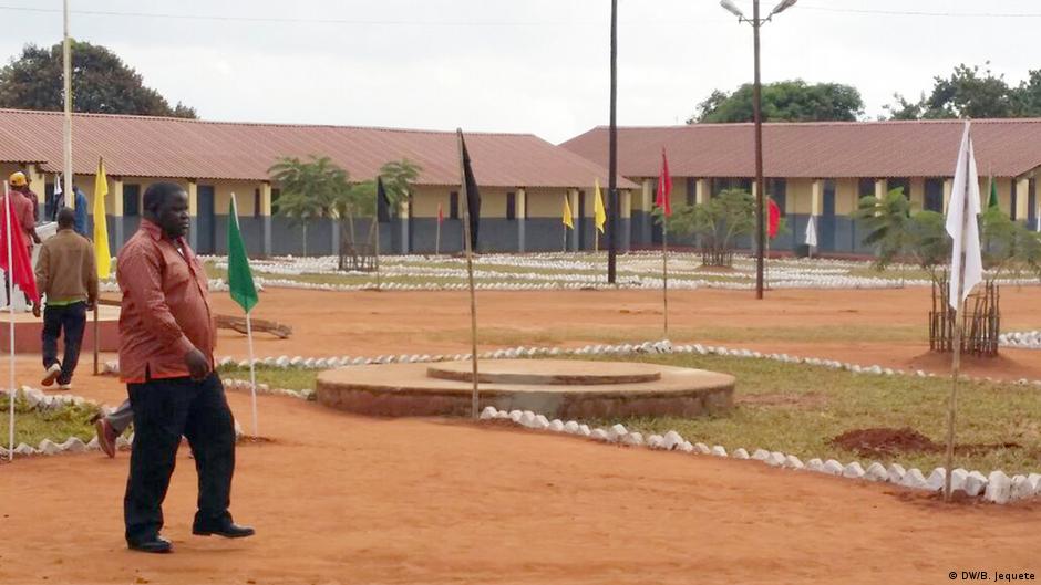 Alemães apoiam construção de escolas em Moçambique – DW – 15/07/2018