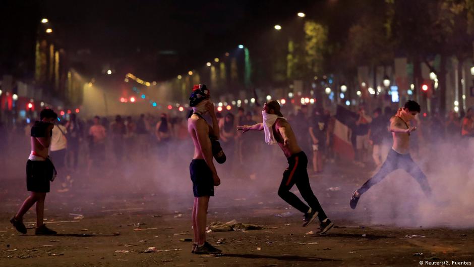 Clashes, riots mar France's World Cup party – DW – 07/16/2018