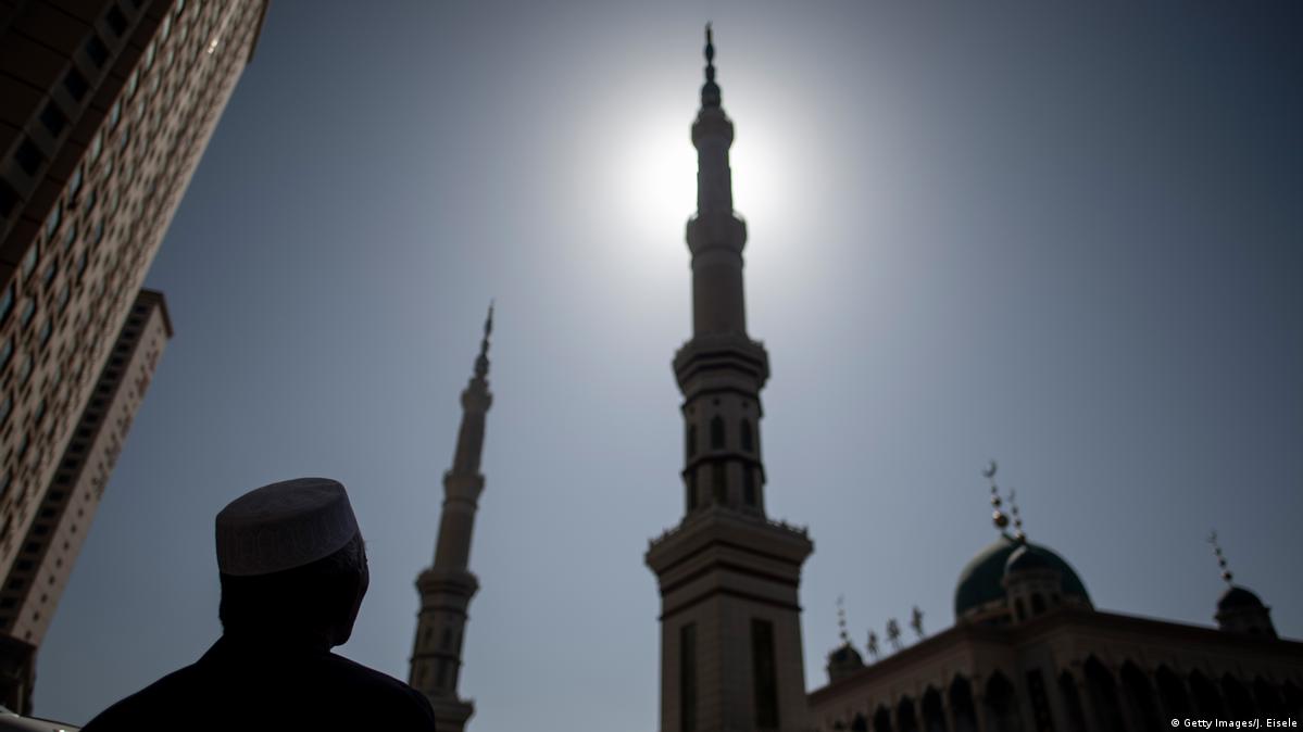 Chinese Hui Muslims defend Weizhou mosque – DW – 08/10/2018