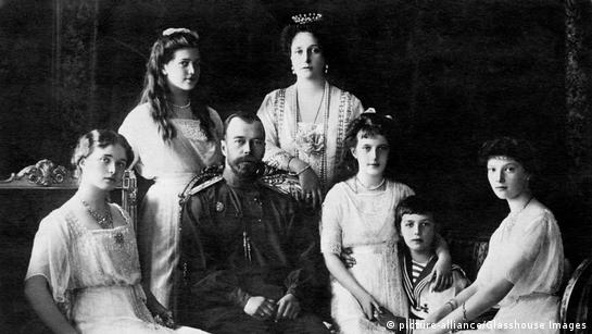 Scientists confirm remains belong to the last tsar of Russia – DW – 07 ...