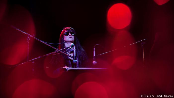 How Nico went from supermodel to ′priestess of darkness′ | Film | DW ...